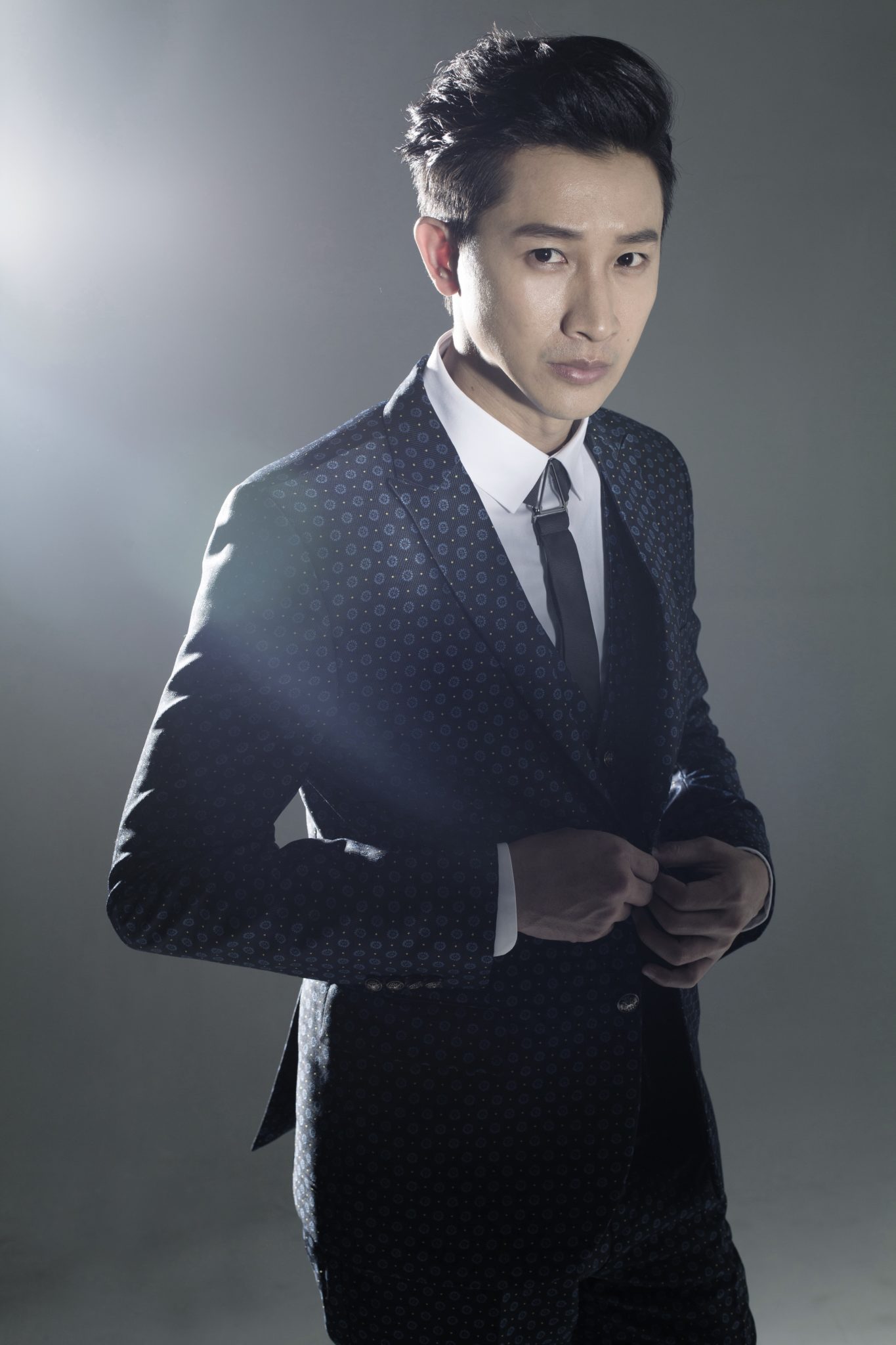 Artist - 邱凯伟 DARREN CHIU : 长信传媒 GHY Culture & Media